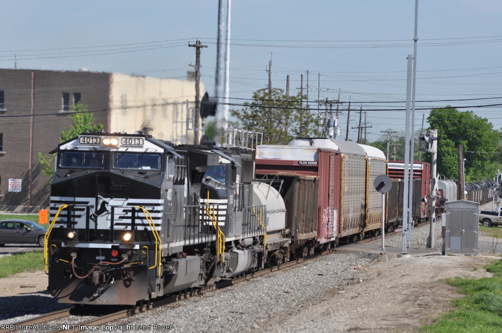 NS 4013 On NS 375 Eastbound
